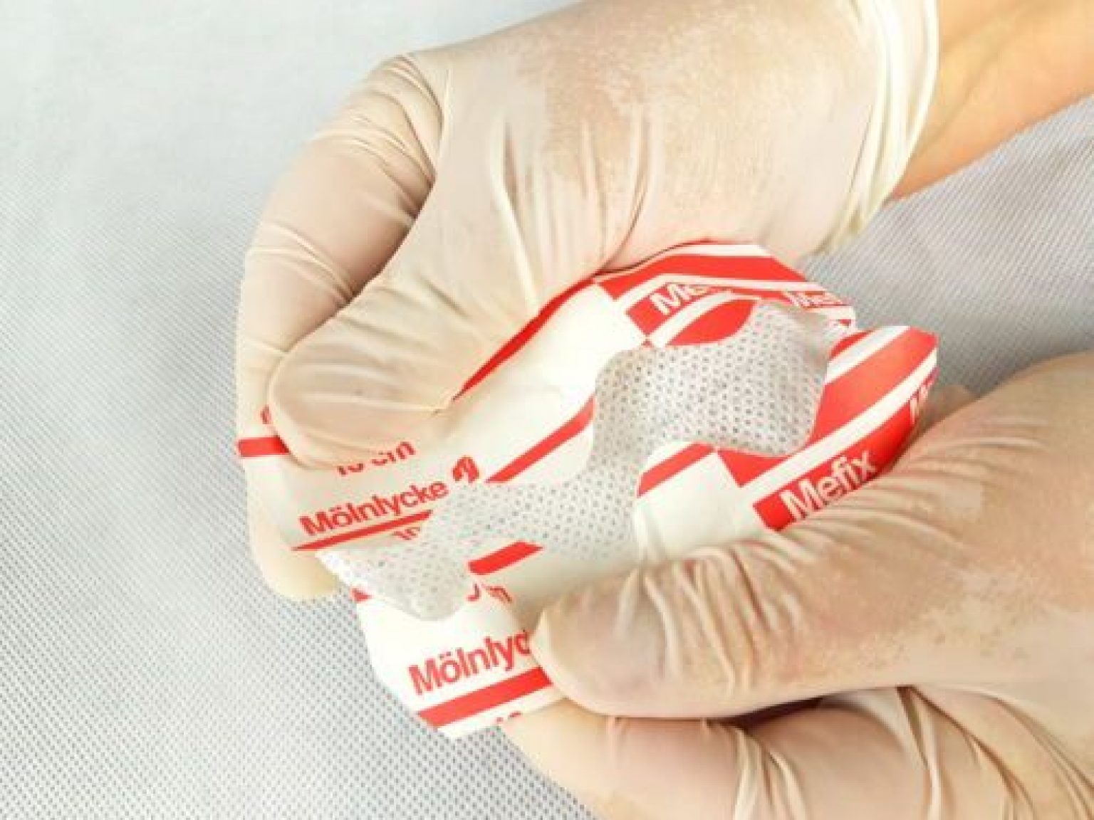 How To Use Bandages And Tape – First Aid Wound Care
